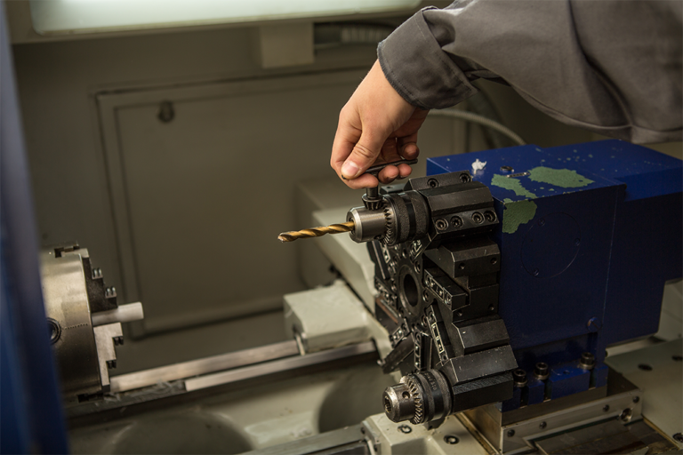 ทำความรู้จักกับเครื่องมิลลิ่ง (Milling Machine) ที่ใช้ในอุตสาหกรรมการผลิต - Sumipol