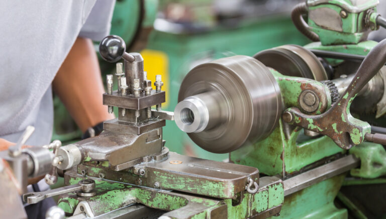 รู้จัก "เครื่องกลึง" คืออะไร? พื้นฐานงานวิศวกรรม - Sumipol